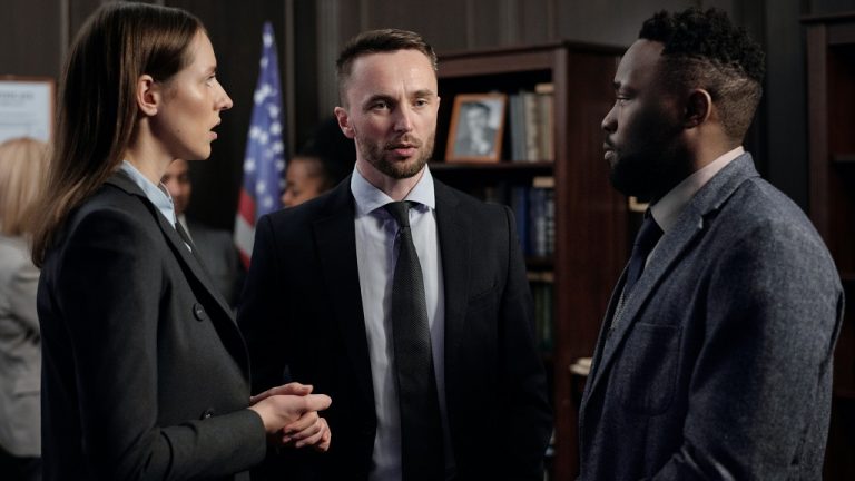 30 Leadership Strengths and Weaknesses: Full Guide with Examples